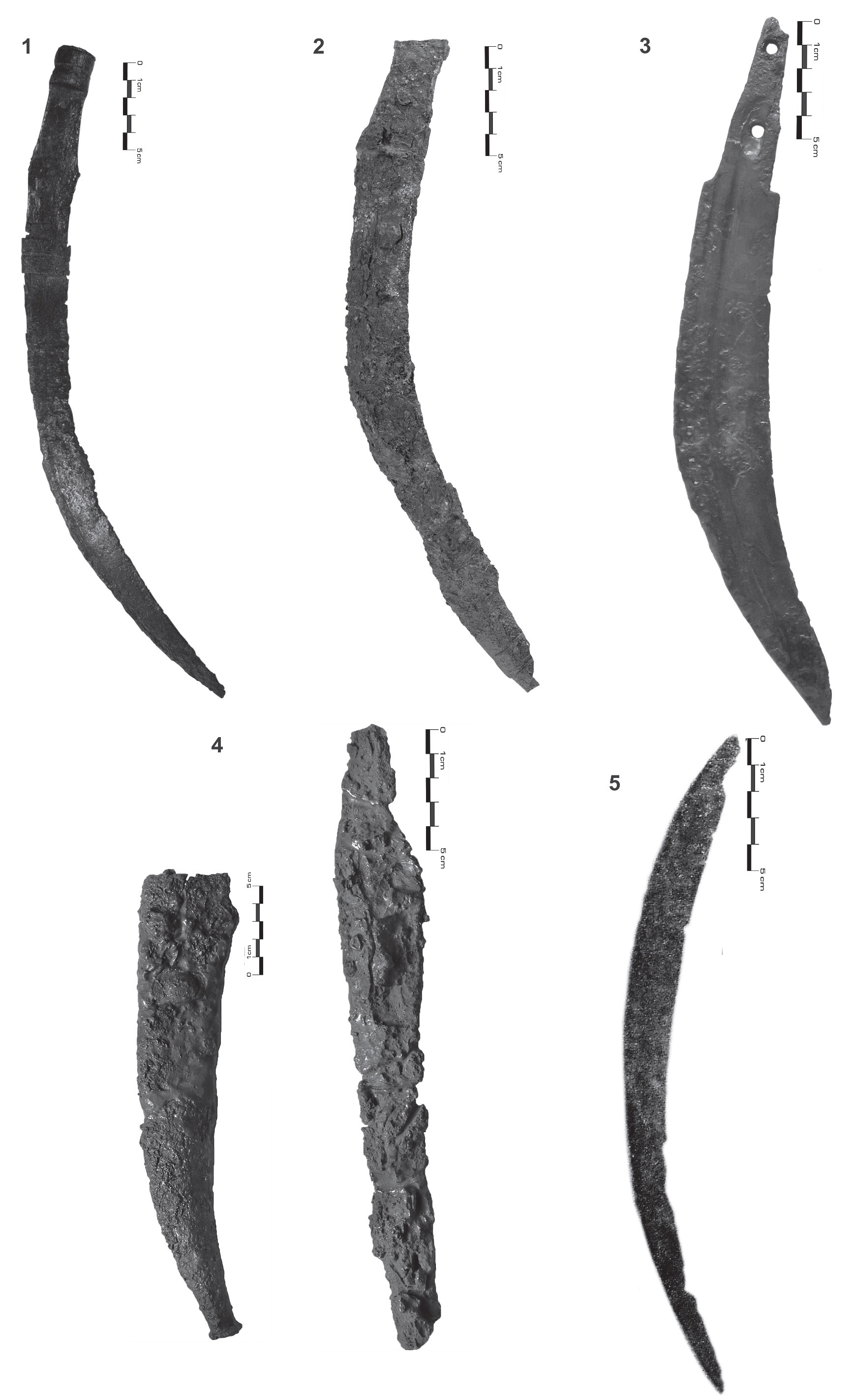 ENDA - Pumnalul curbat de tip sica în morminte din nordul Dunării